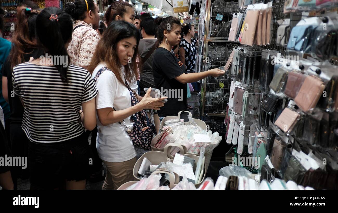 Back alley in chinatown hi-res stock photography and images - Alamy
