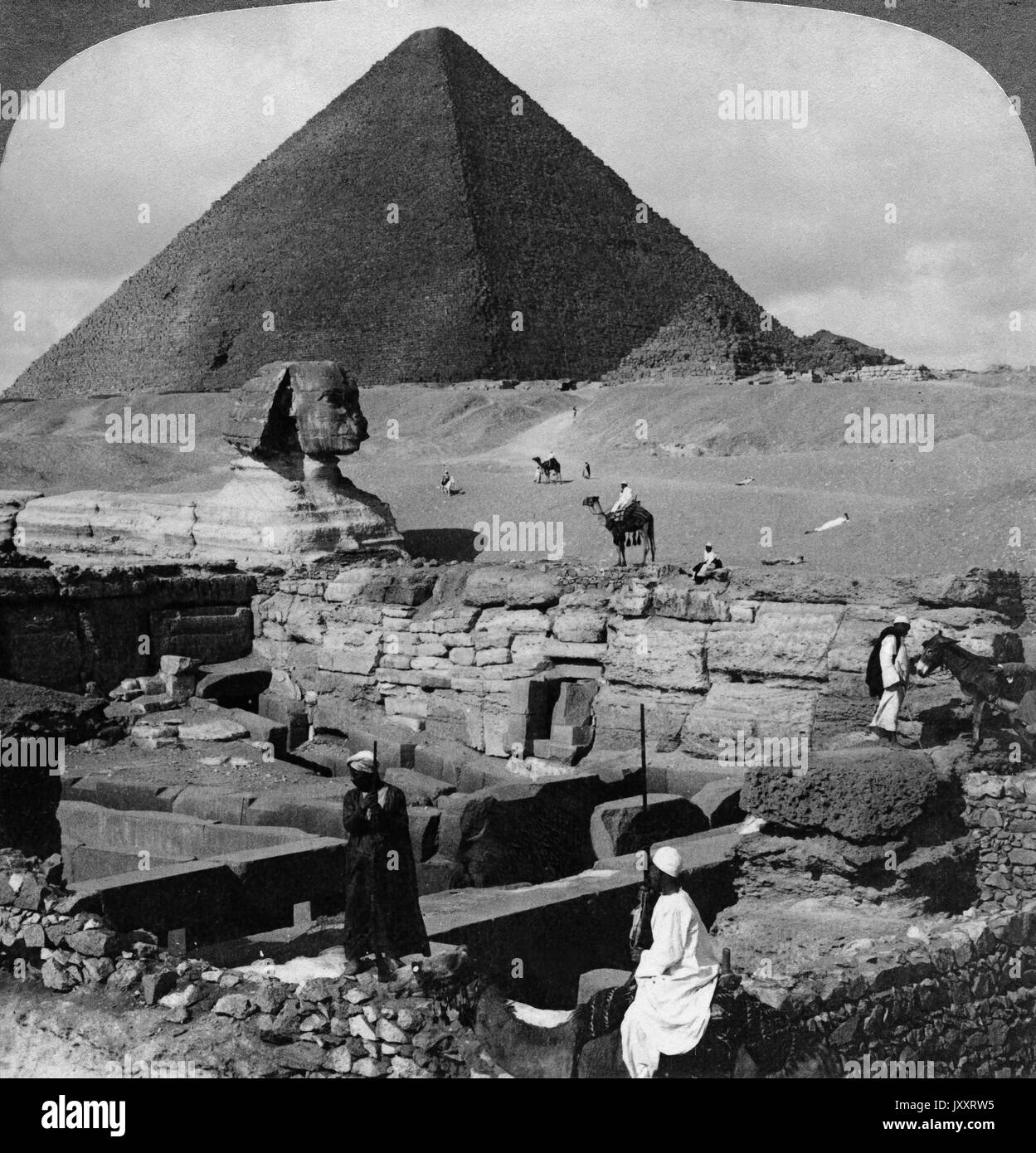 Ruinen des Taltempels aus Granit bei der Sphinx und der großen Pyramide ...