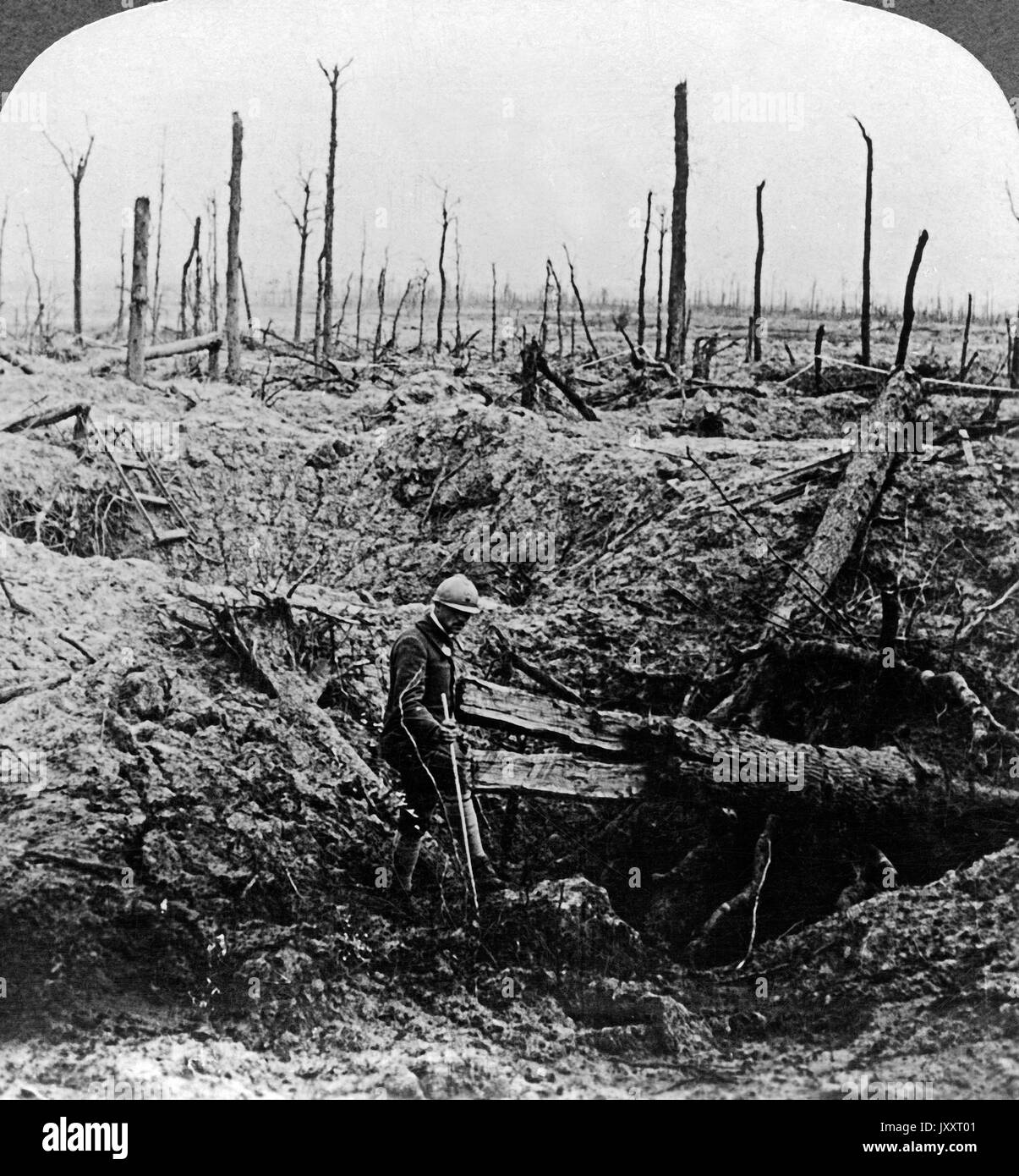 Blutrote Schlachtfelder, Frankreich 1918. Red fields of slaughter ...