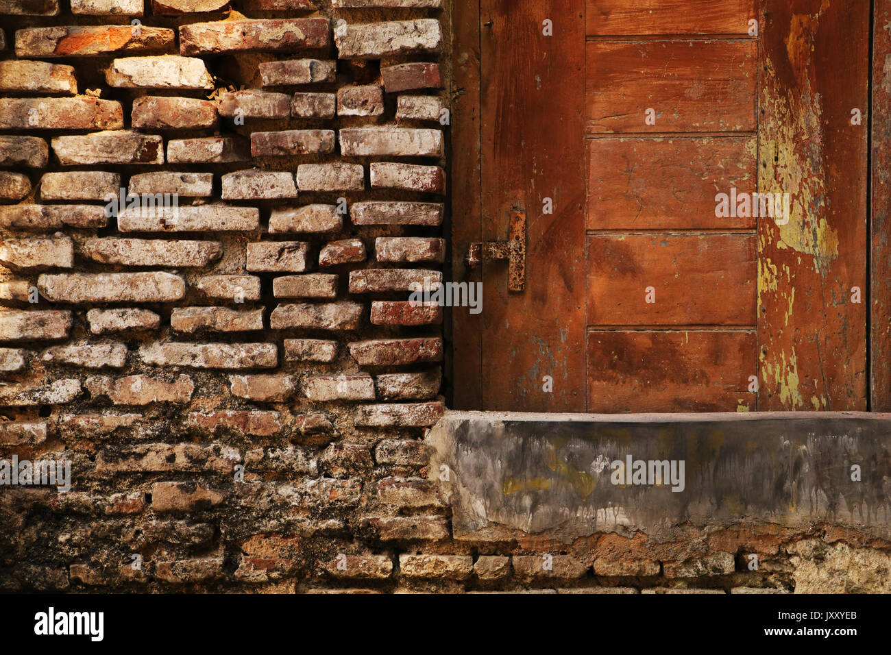 Exposed vintage brick hi-res stock photography and images - Alamy