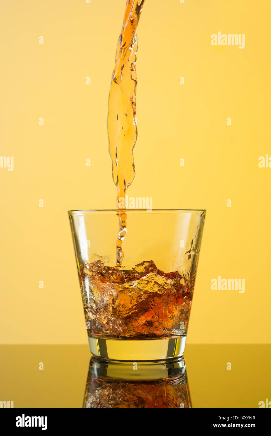 Whisky splashing out of glass hi-res stock photography and images - Alamy