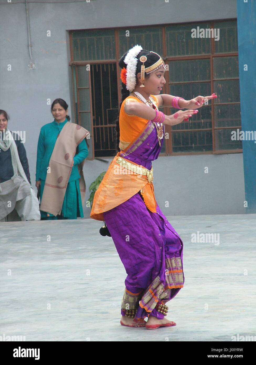 Bharatanatyam Classical Dance, Girl performing Bharatanatyam classical ...