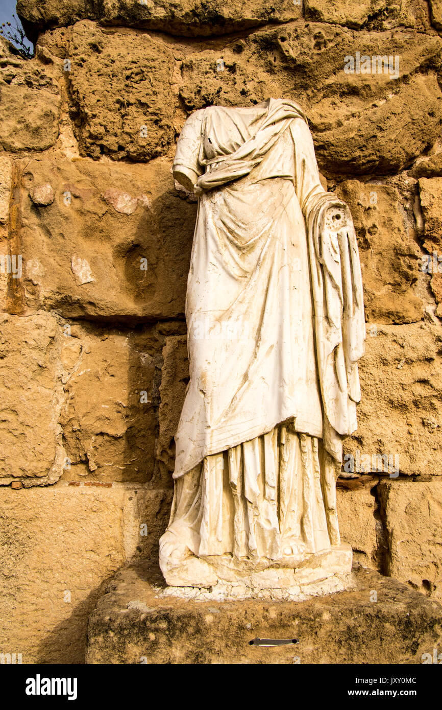 Headless ancient roman statue ruins hi-res stock photography and images ...