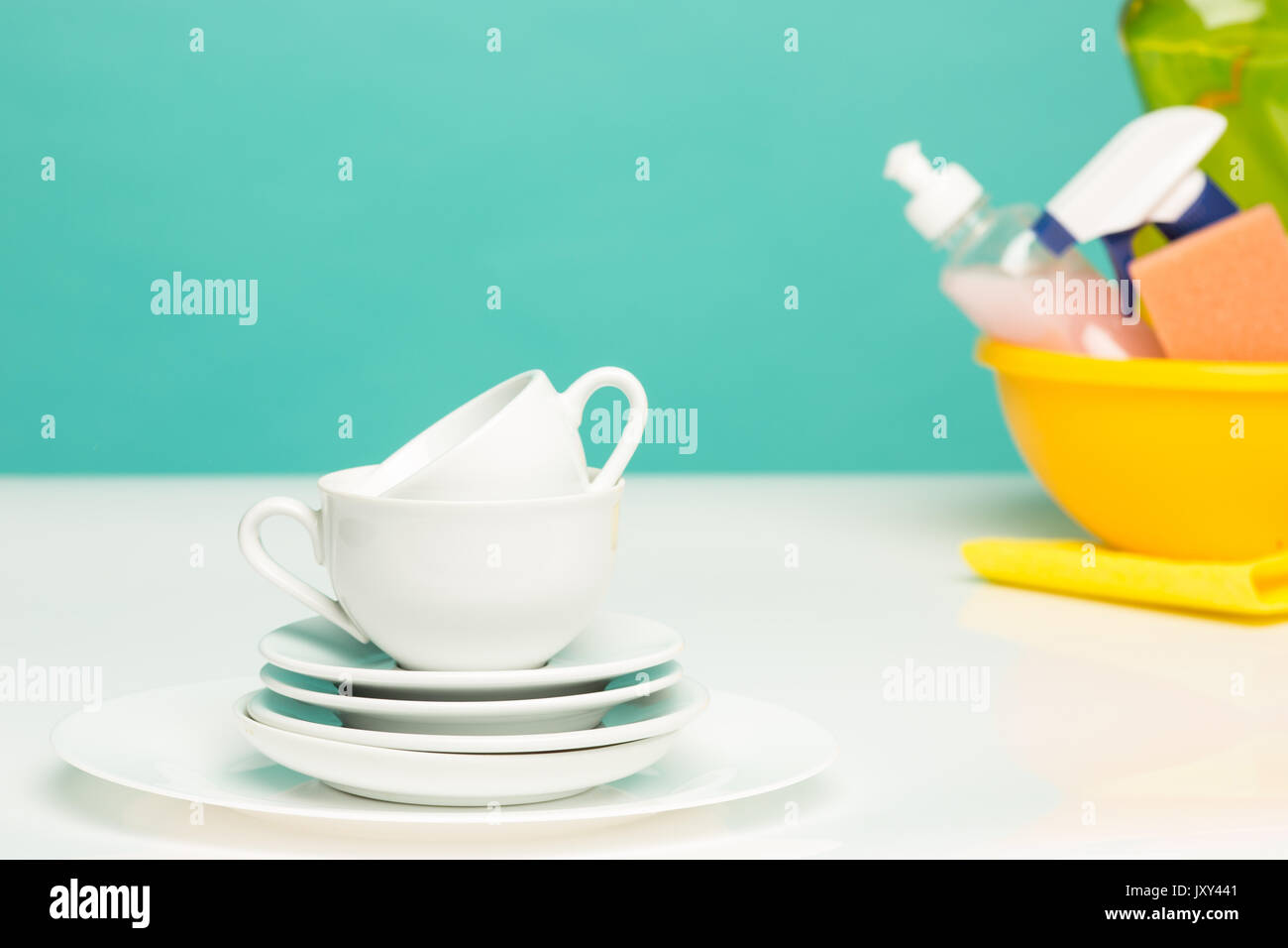 Dishwashing liquid clean plates hi-res stock photography and images - Alamy