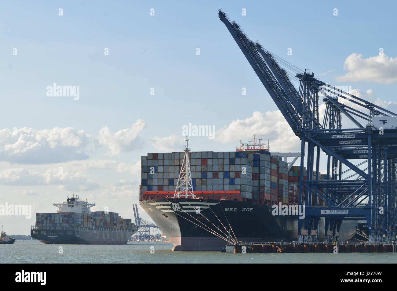 Container Ship Maersk Kowloon arrives at the Port of Felixstowe Stock ...