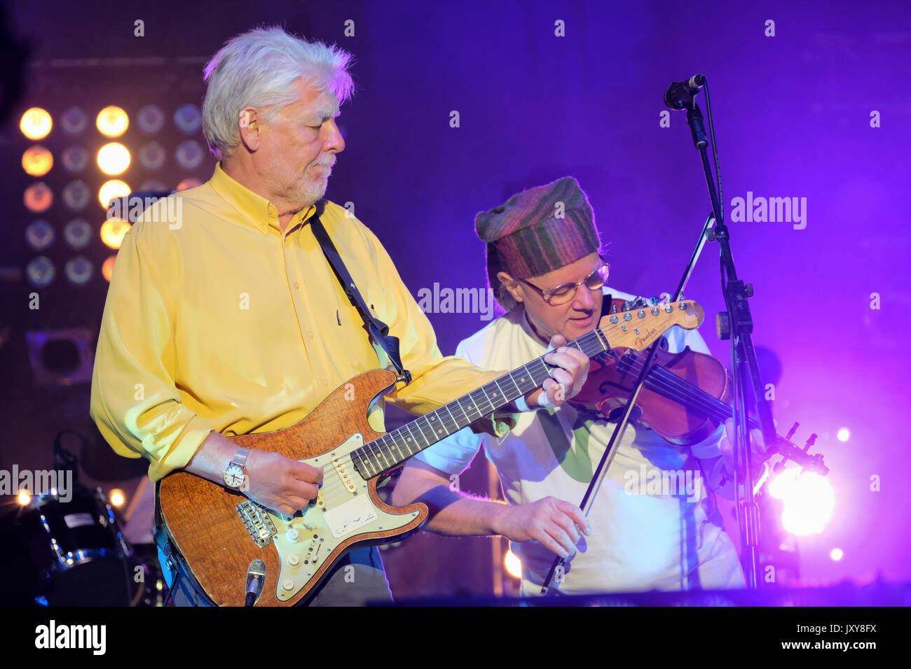Simon Nicol and Ric Sanders of Fairport Convention performing at ...