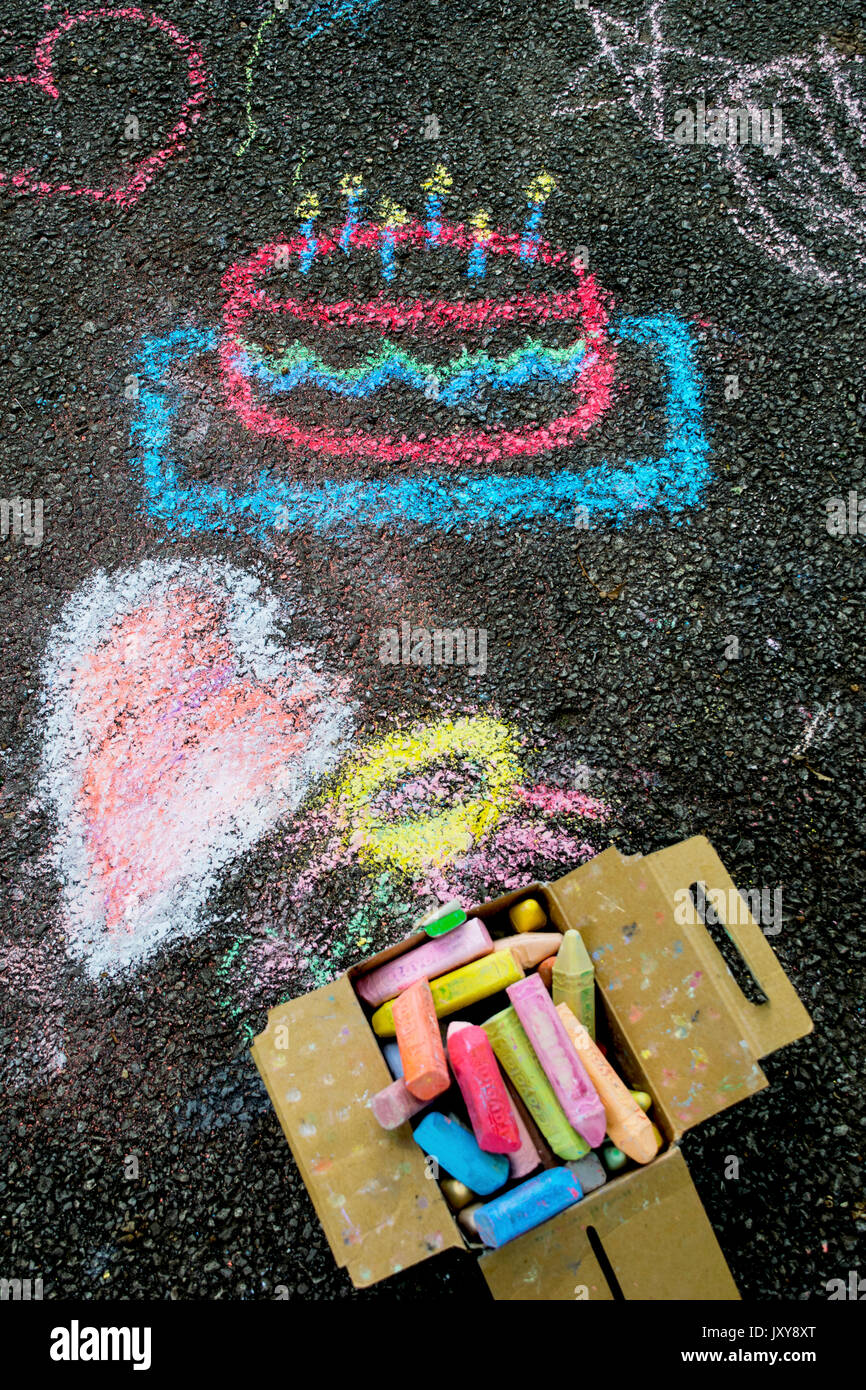 Happy birthday chalk drawing hi-res stock photography and images - Alamy