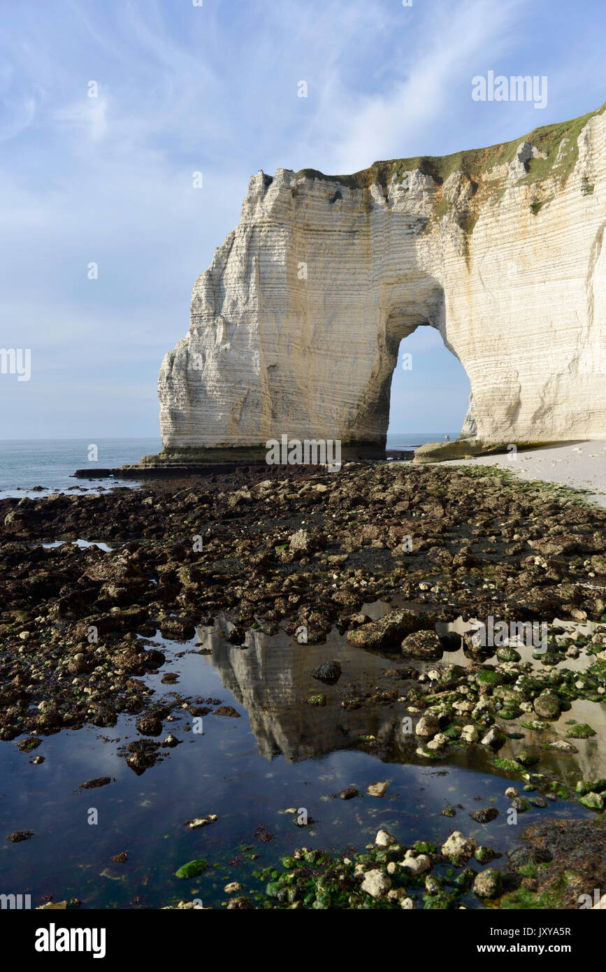 Etretat (northern France): natural arch "la Manneporte Stock Photo - Alamy