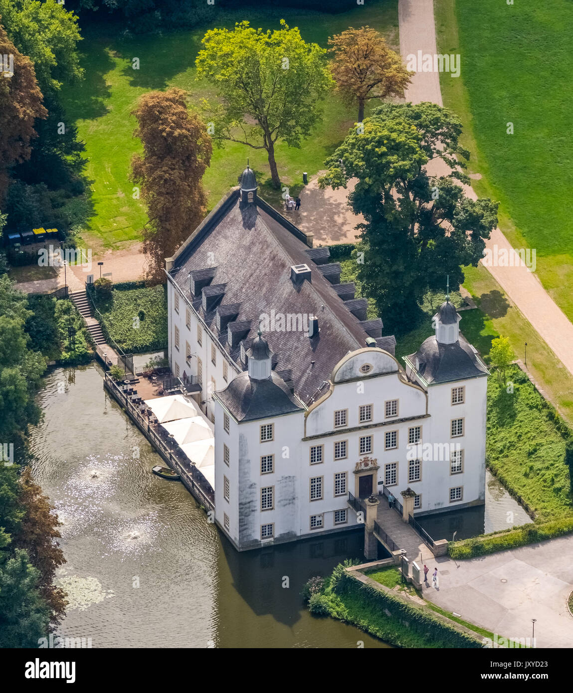 Schloss Borbeck, baroque moated castle, main house and an elongated ...