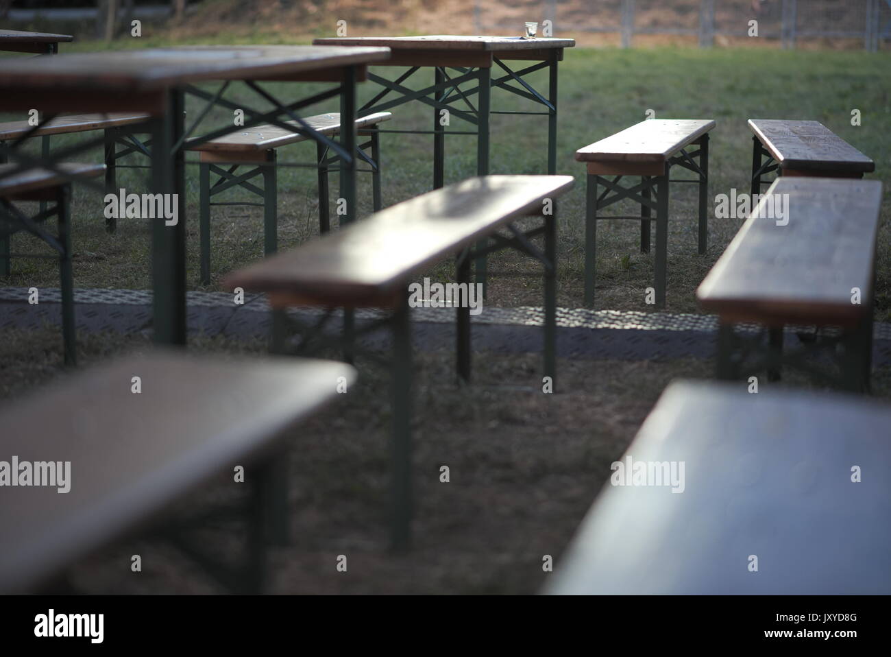 Empty benches tables hi-res stock photography and images - Alamy