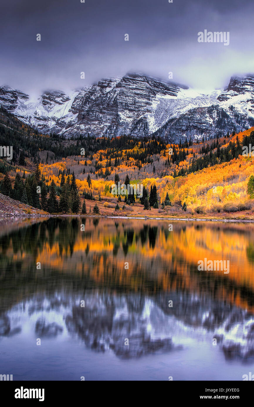 Colorado's iconic Maroon Bells at autumn Stock Photo - Alamy