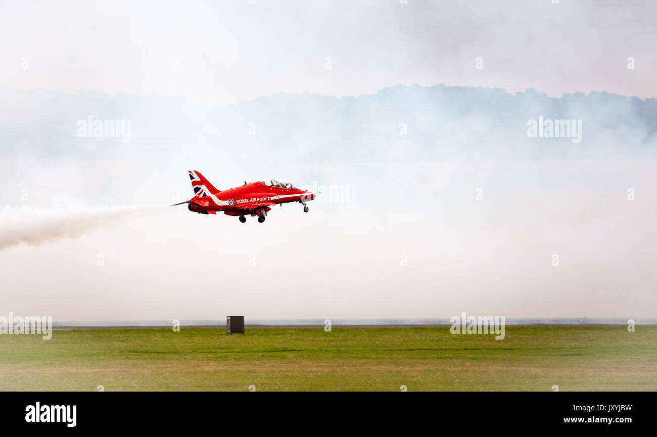 Red arrows diamond nine formation hi-res stock photography and images ...