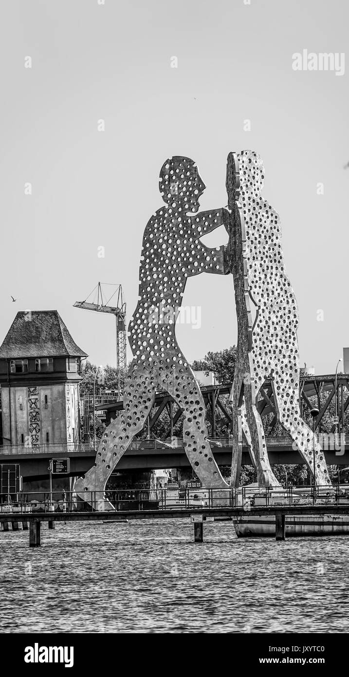 Statue modern buildings in Black and White Stock Photos & Images - Alamy