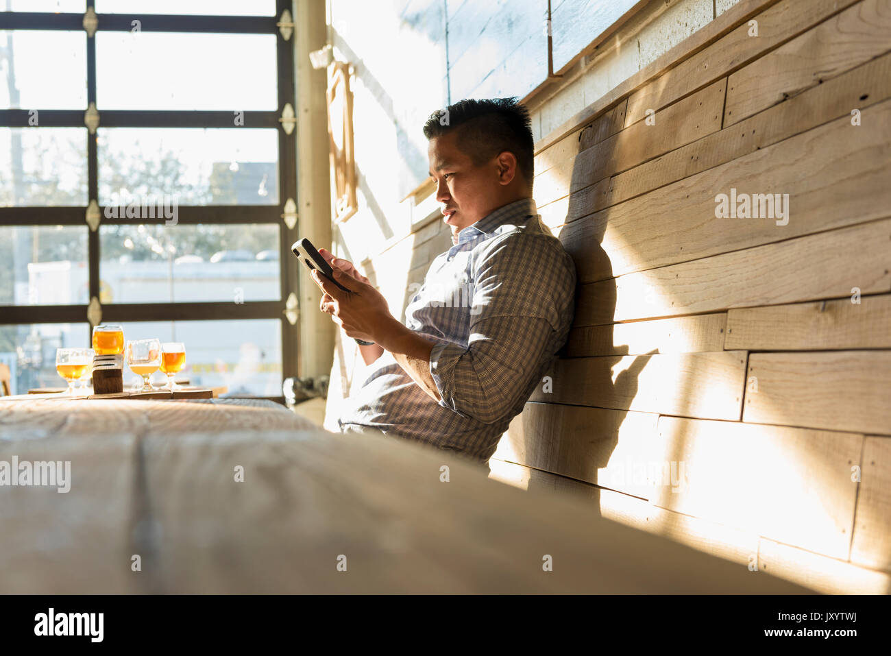 Asian pub hi-res stock photography and images - Alamy