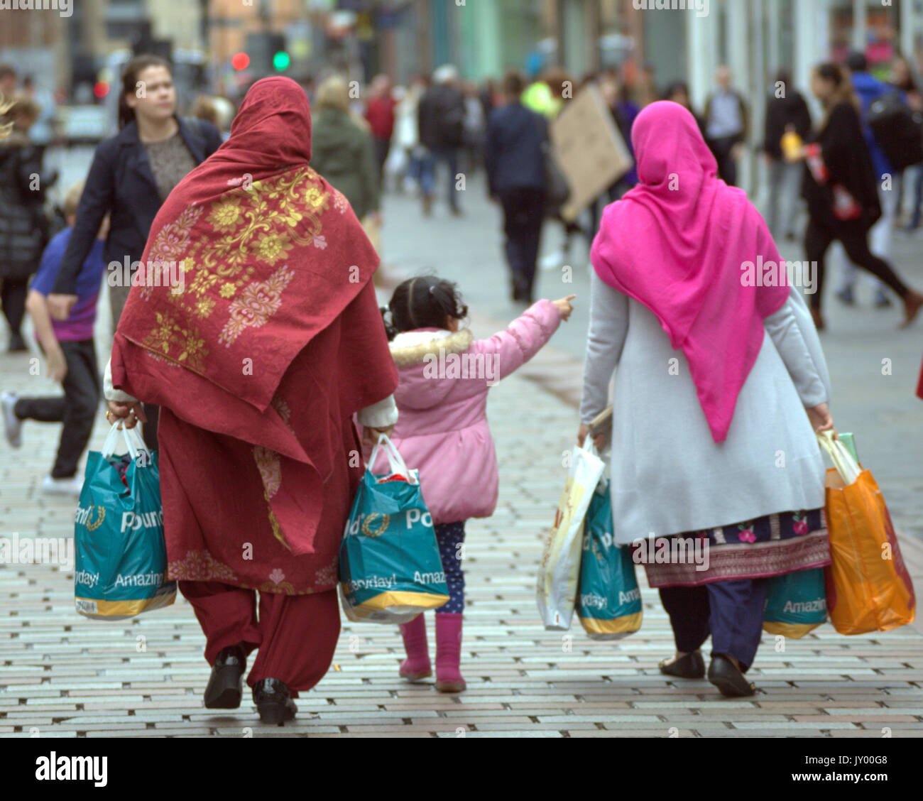 Poor family uk hi-res stock photography and images - Alamy