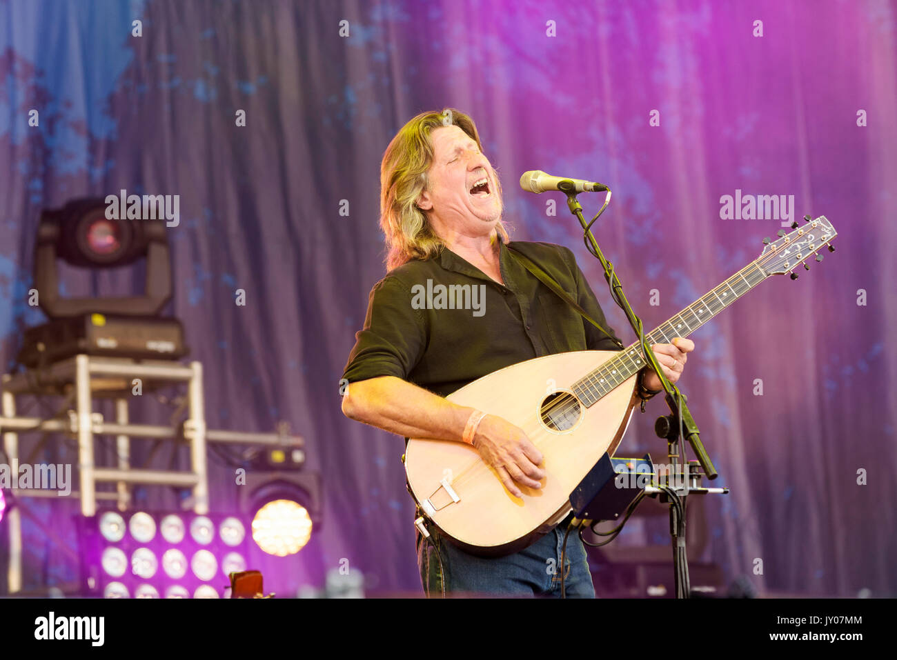 Steve Knightley performing with Show of Hands at Cropredy Festival ...