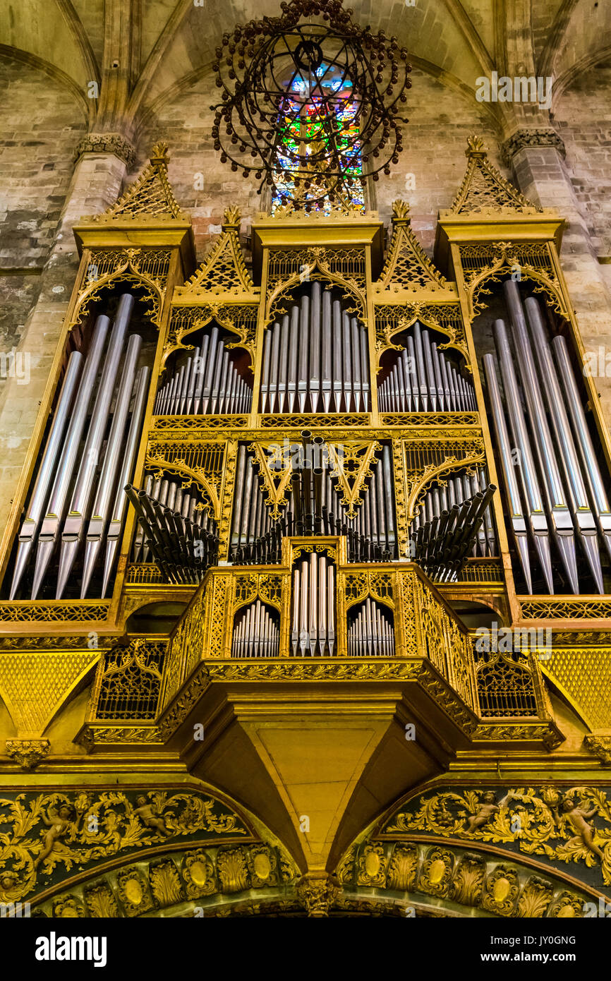 Gold organ hi-res stock photography and images - Alamy