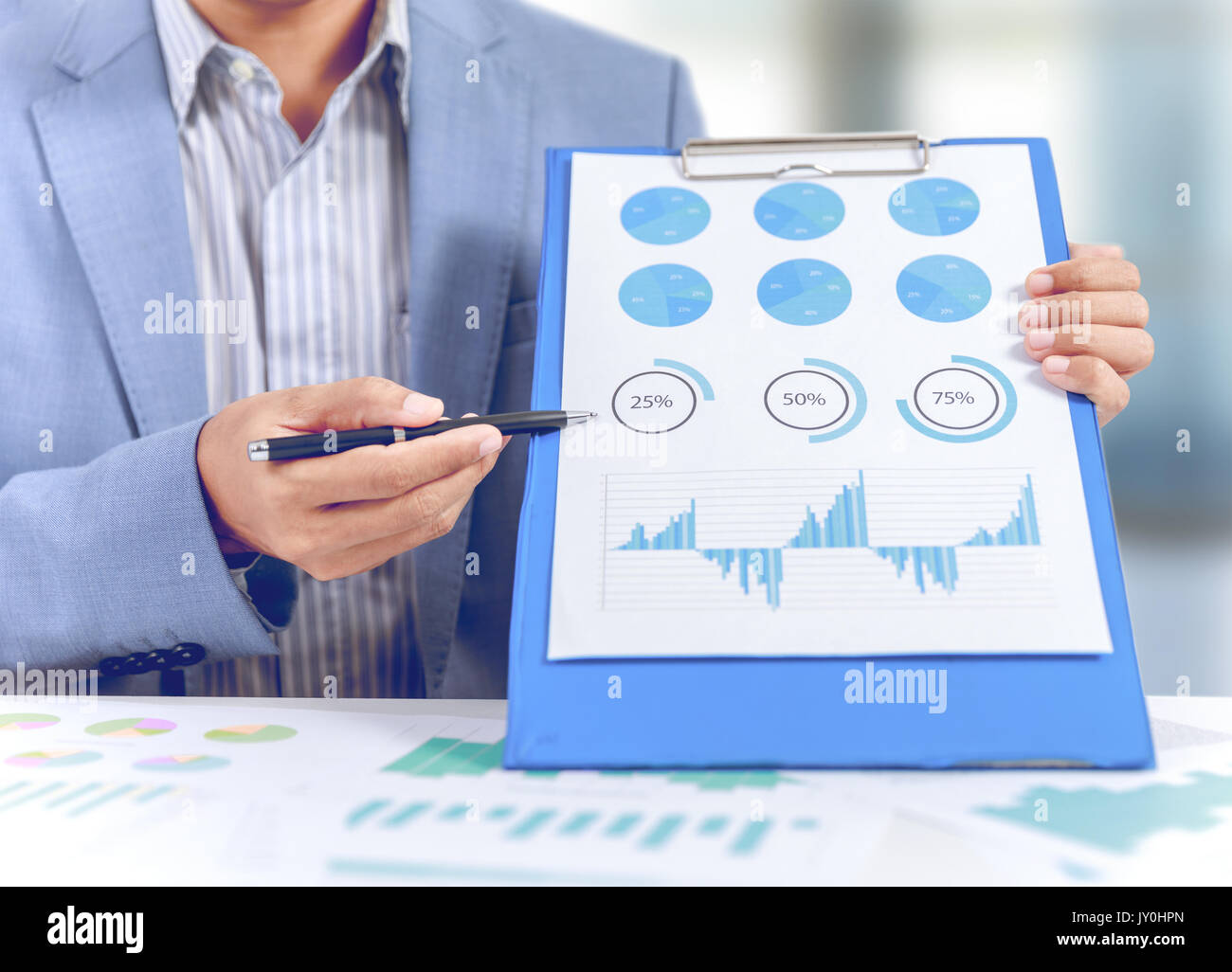Market share graph hi-res stock photography and images - Alamy