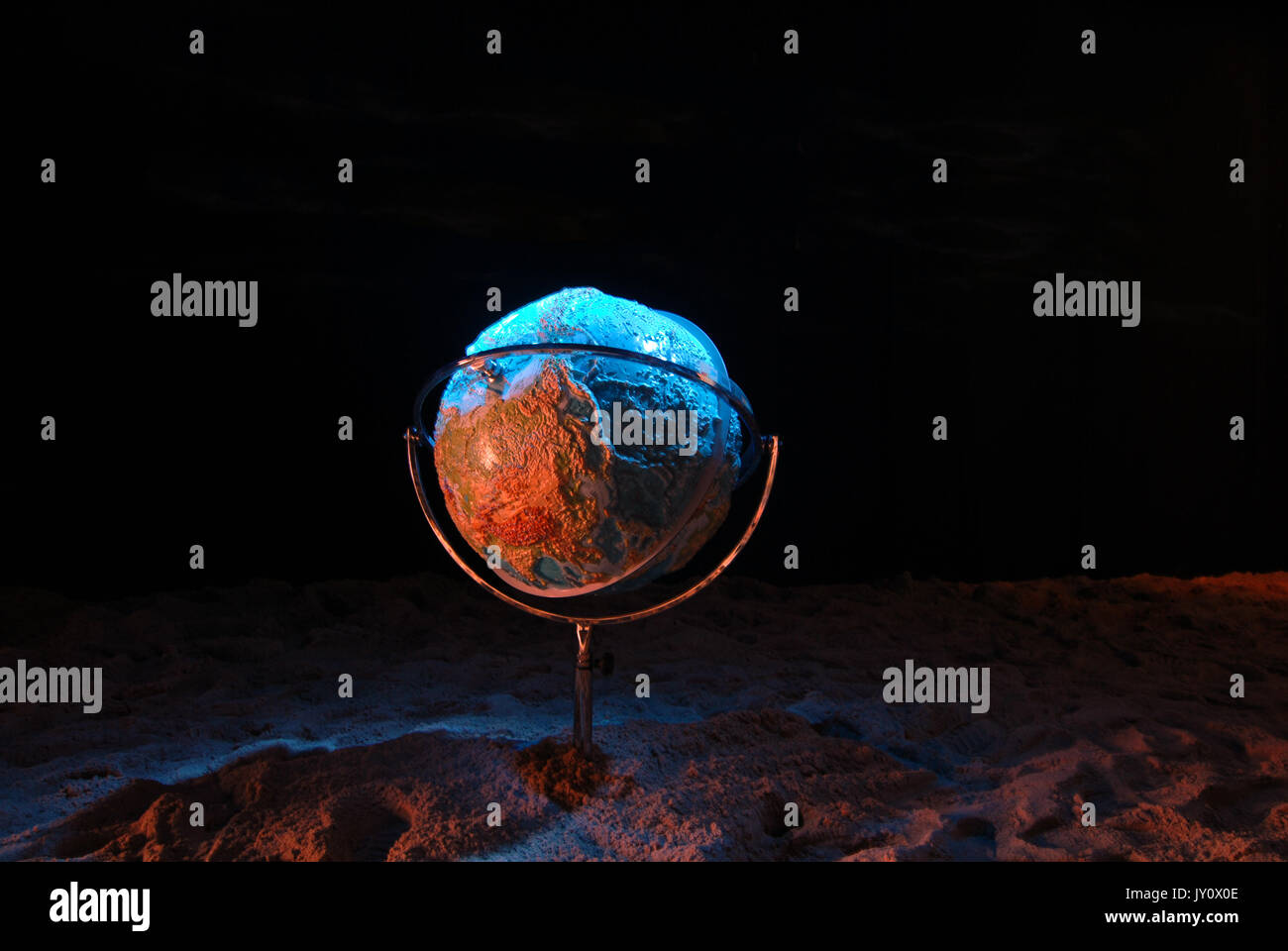 Map of the world at night hi-res stock photography and images - Alamy