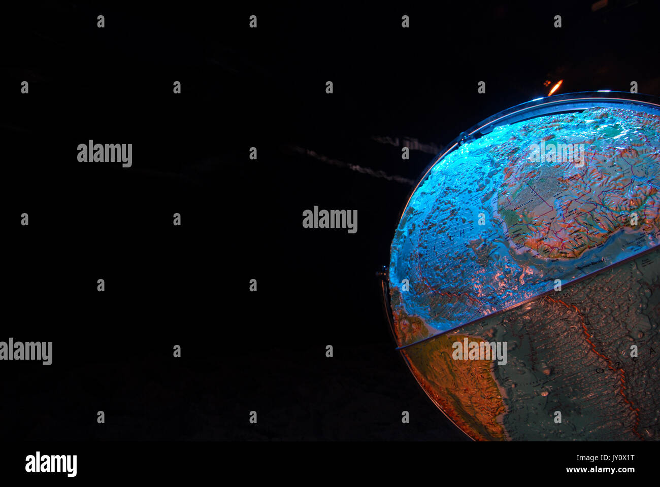 Map of the world at night hi-res stock photography and images - Alamy