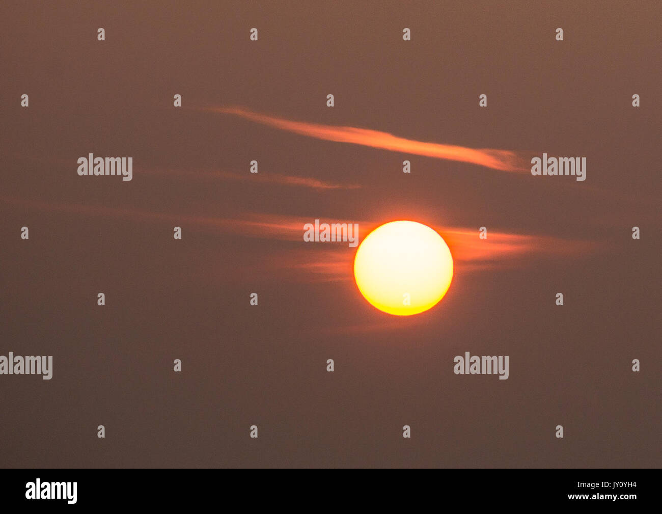 Red sun hi-res stock photography and images - Alamy
