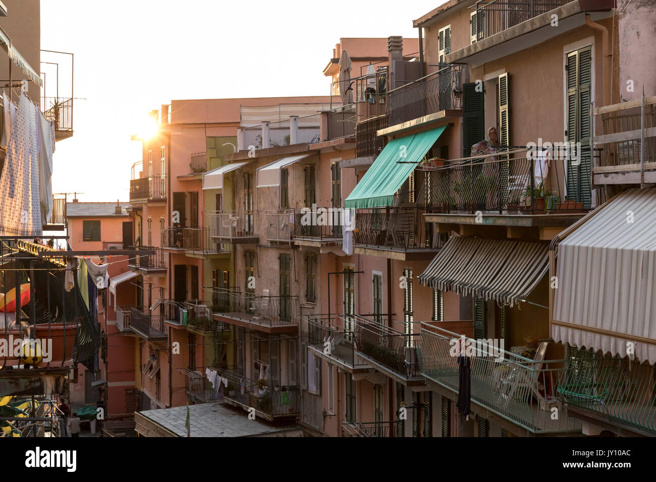 Apartment building italy hi-res stock photography and images - Alamy