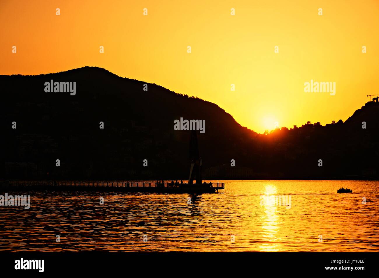 Lake como sunset boat hi-res stock photography and images - Alamy