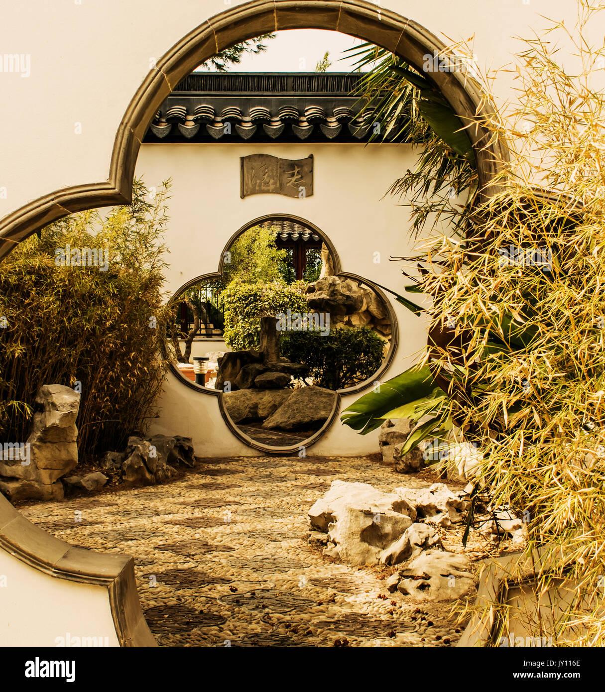 Oriental style walls in a Chinese garden Stock Photo - Alamy
