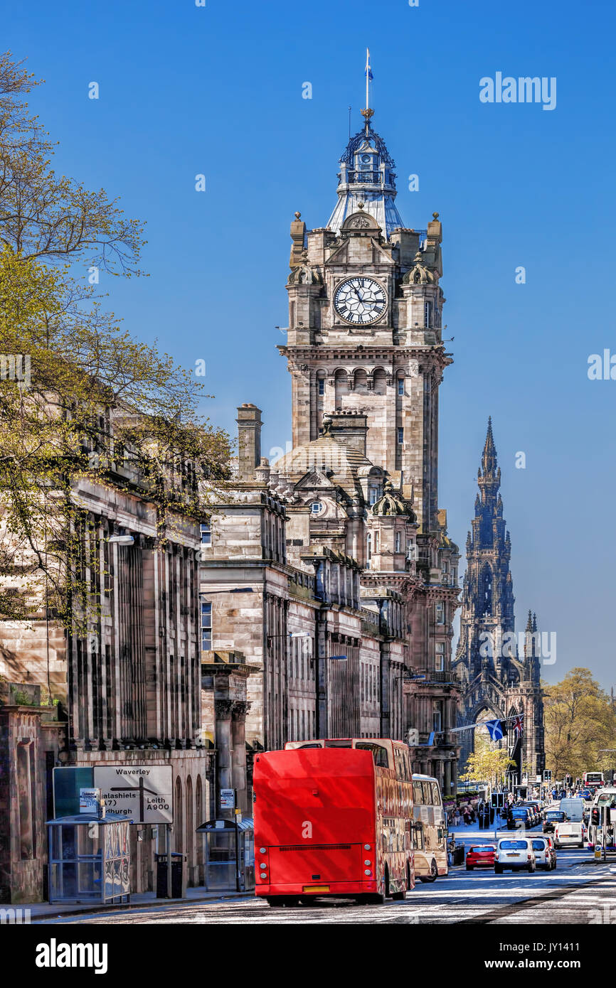 Lothian bus edinburgh castle hi-res stock photography and images - Alamy