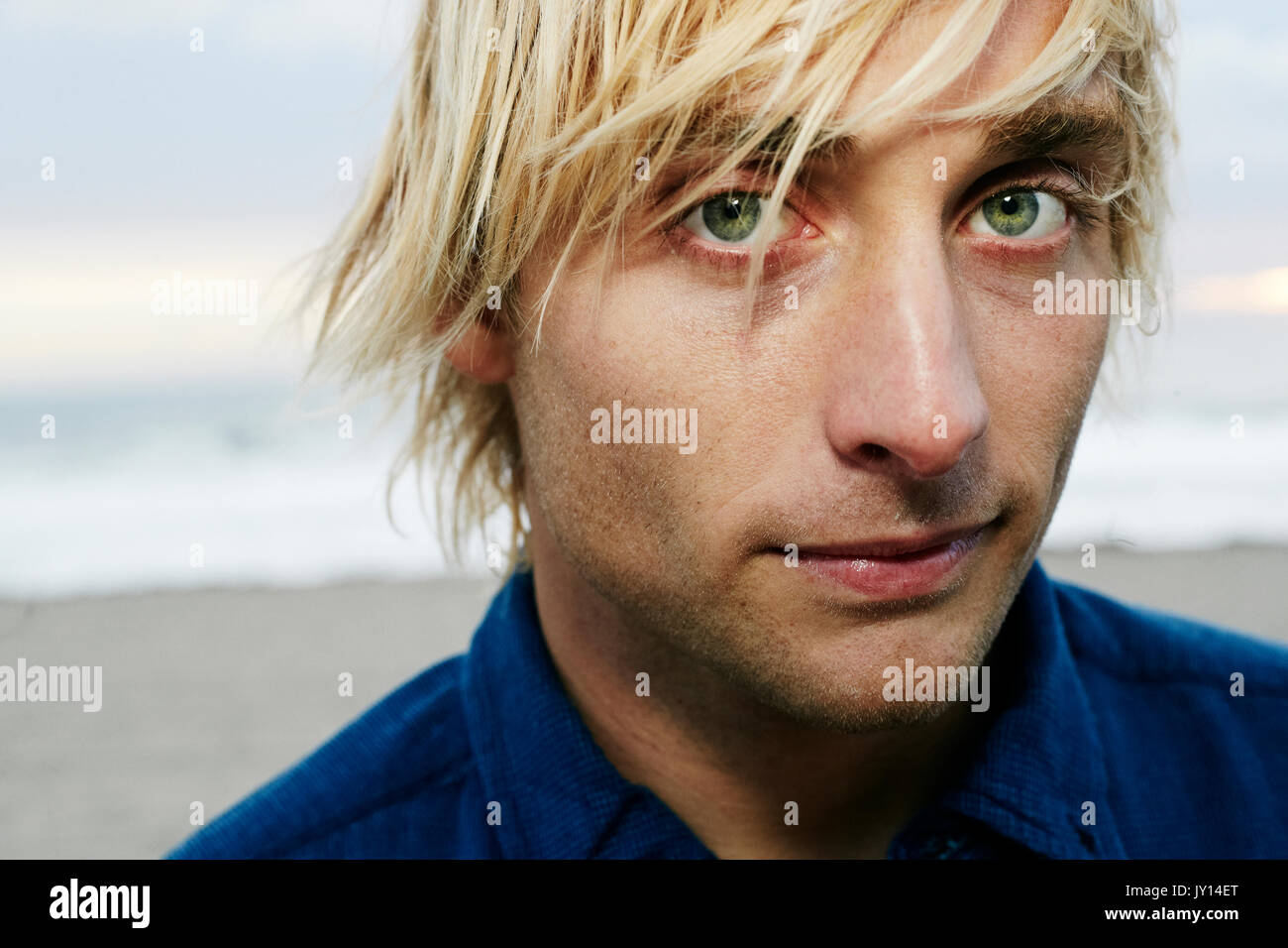 Caucasian male portrait 20s hi-res stock photography and images - Alamy