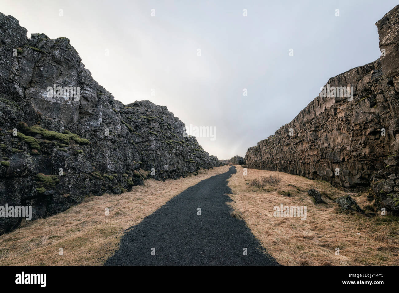 White rock path hi-res stock photography and images - Alamy