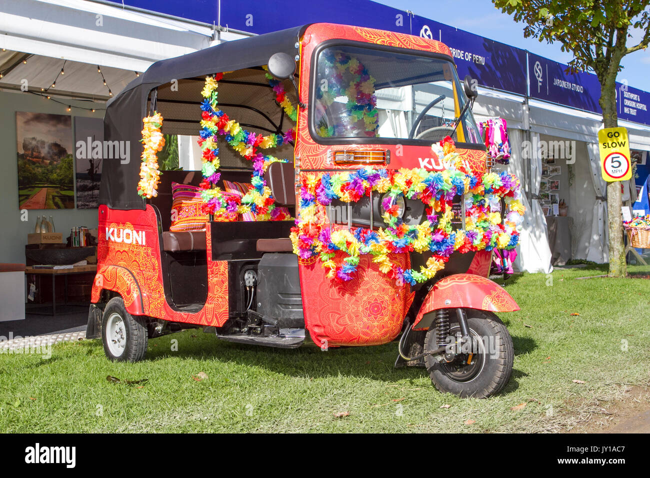 Auto rickshaw pakistan hi-res stock photography and images - Alamy