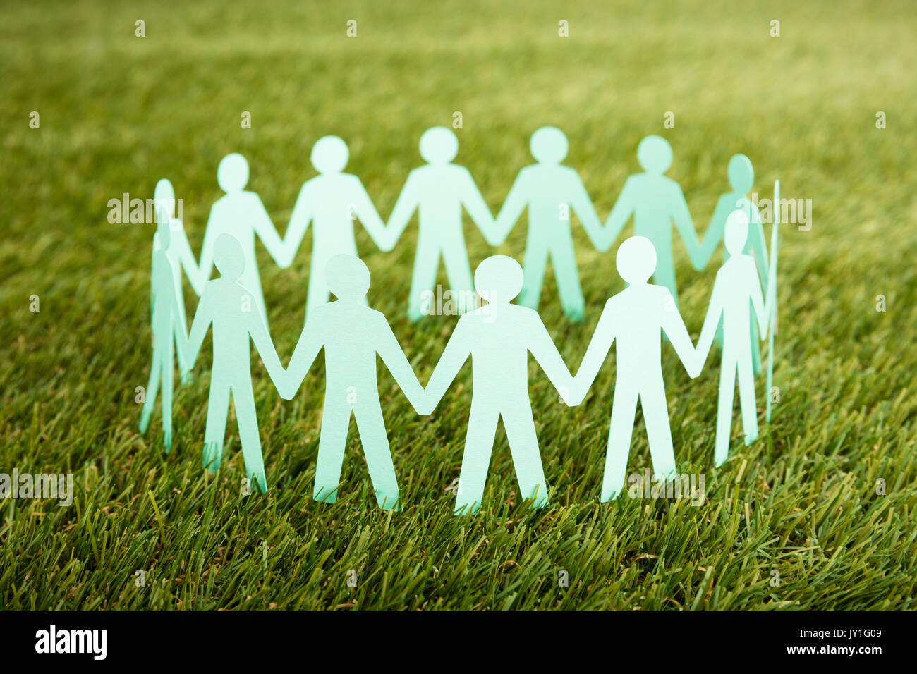 Circle of paper chain people hi-res stock photography and images - Alamy