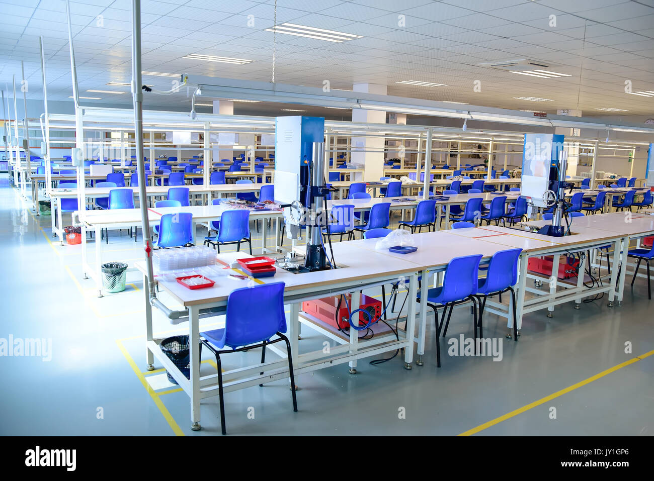 Clean room factory hi-res stock photography and images - Alamy
