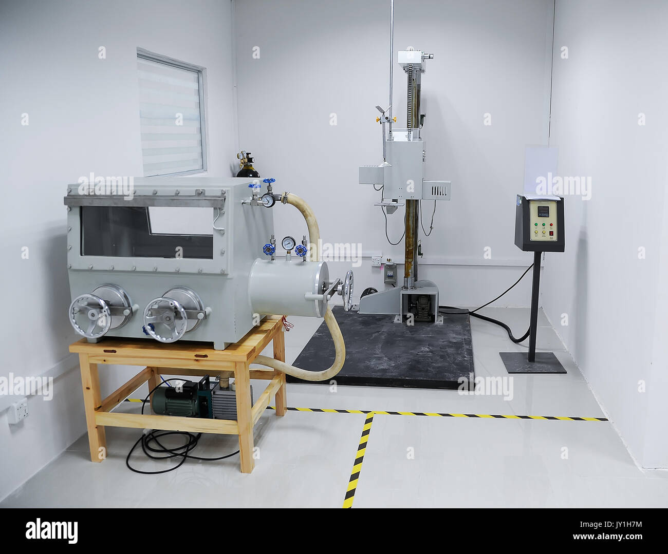 Professional chamber testing hi-res stock photography and images - Alamy
