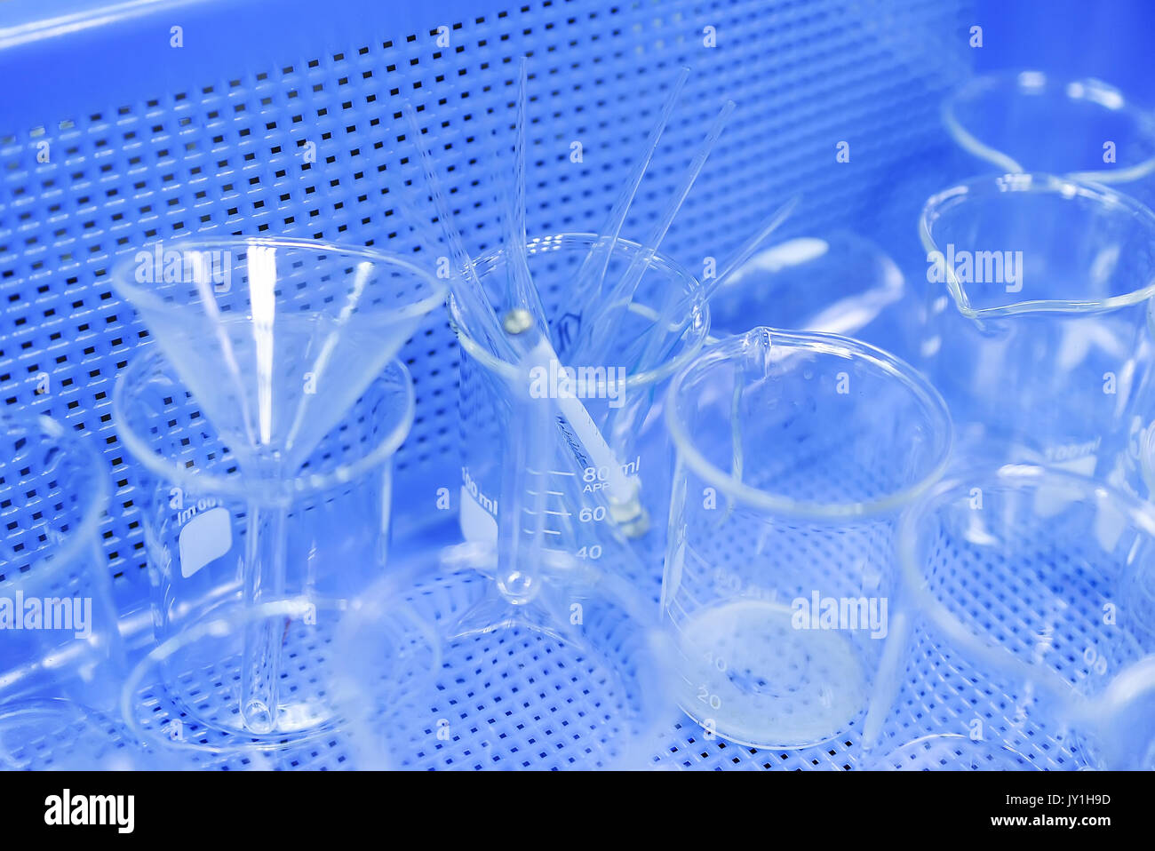 Chemistry beakers hi-res stock photography and images - Alamy