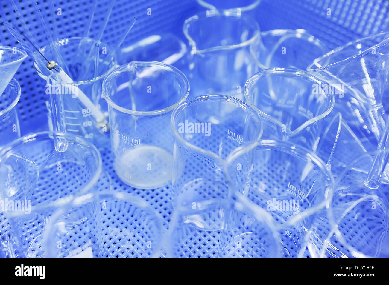 Closeup of empty clean beakers in a blue tray Stock Photo - Alamy