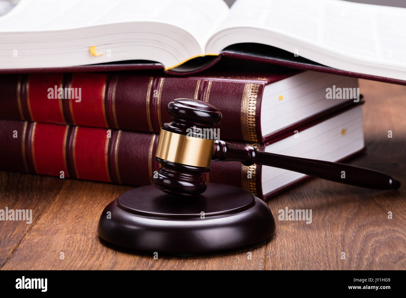 Judge gavel law books legal hi-res stock photography and images - Alamy