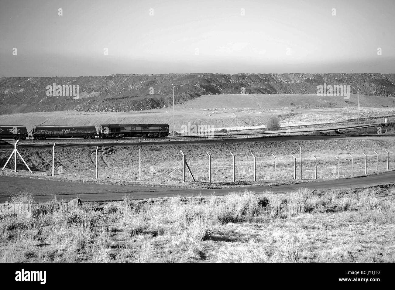 Train loading area hi-res stock photography and images - Alamy