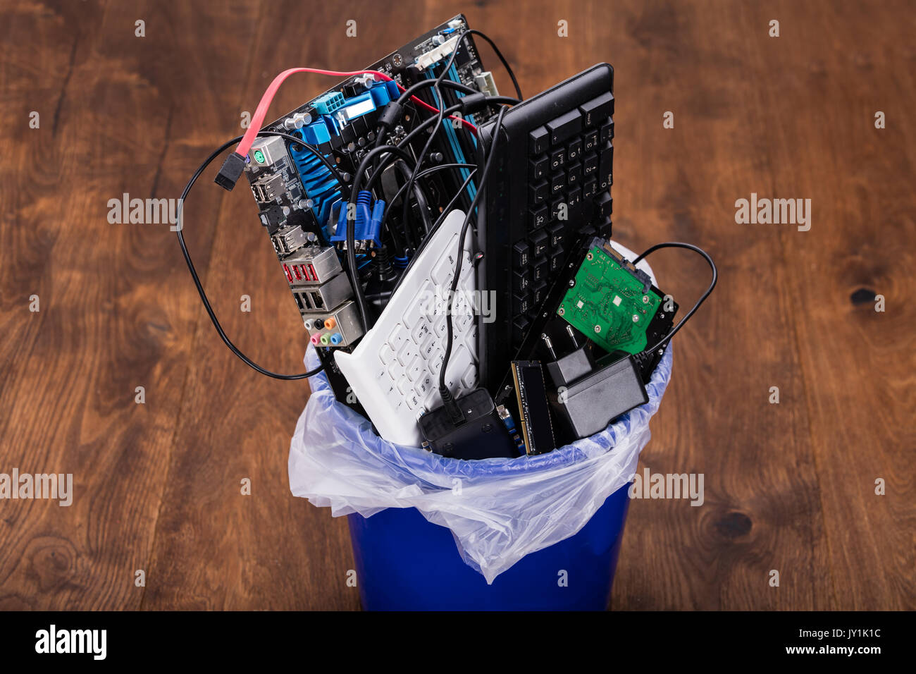 Recycle bin computer hi-res stock photography and images - Alamy