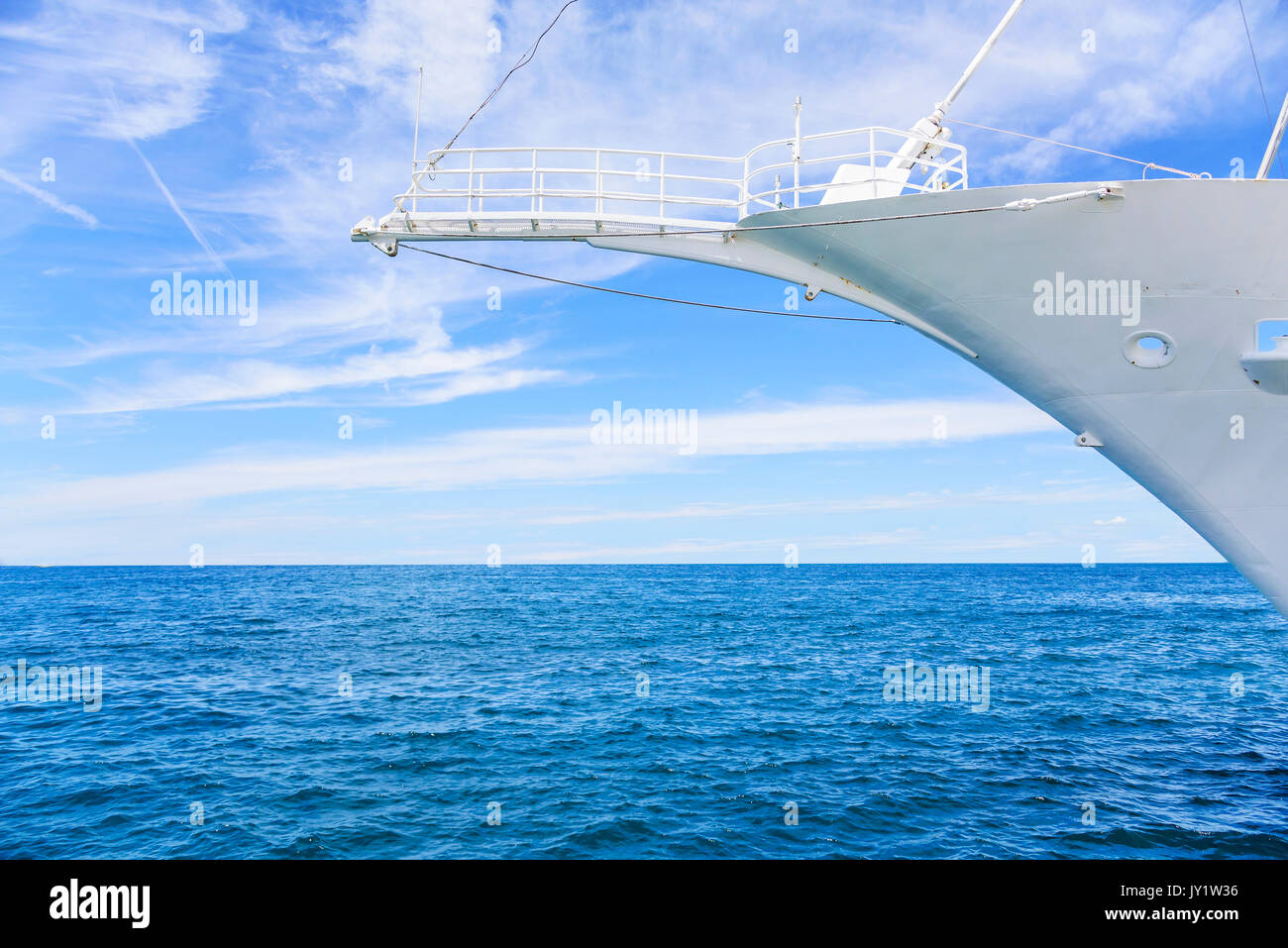 The nose of a beautiful white ship on the sea Stock Photo - Alamy
