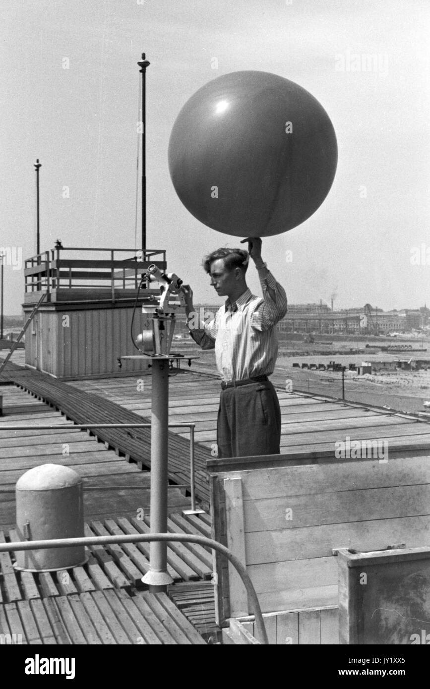 Weather Balloon Meteorologist High Resolution Stock Photography and ...