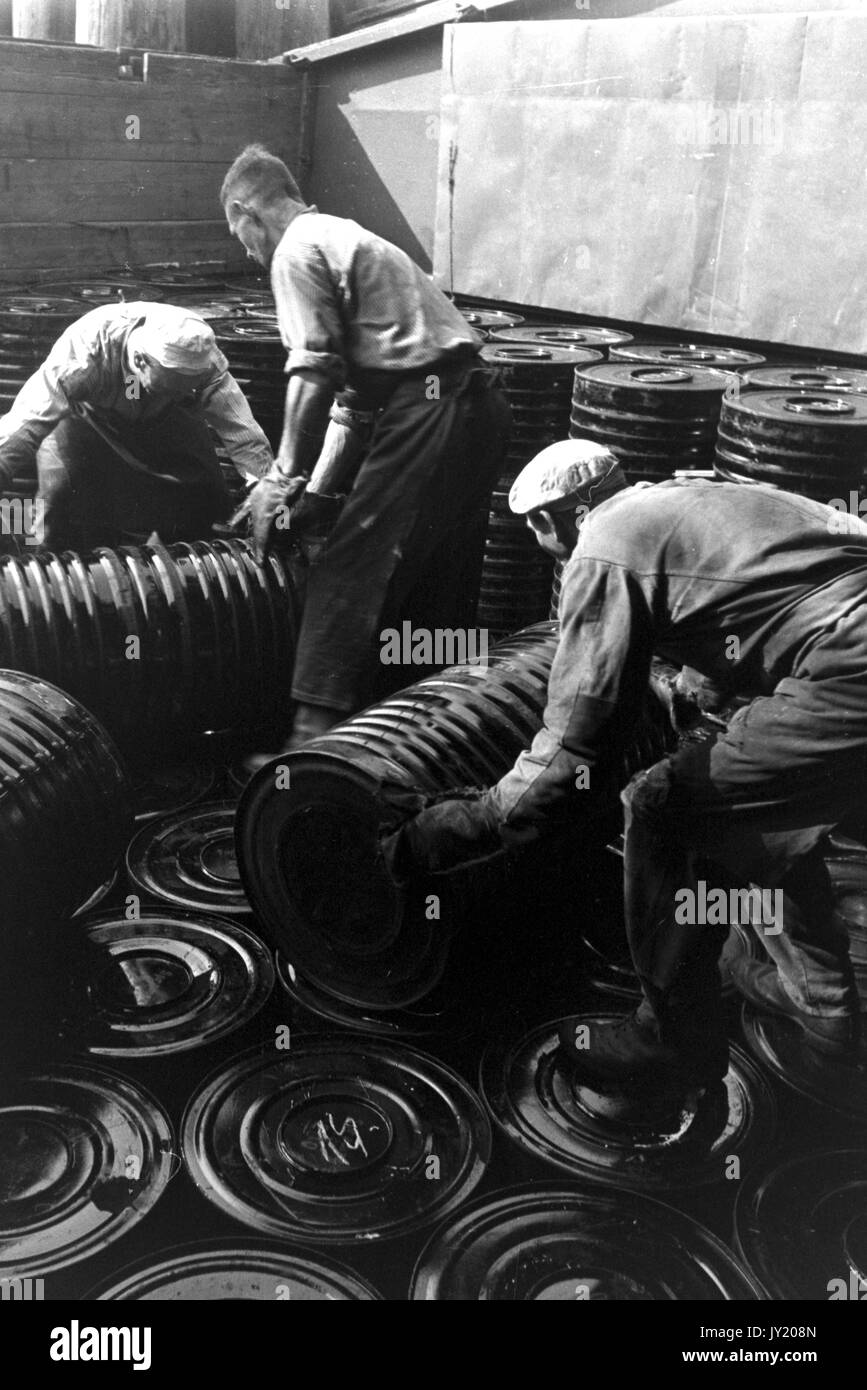 Ship Loading 1930's High Resolution Stock Photography and Images - Alamy