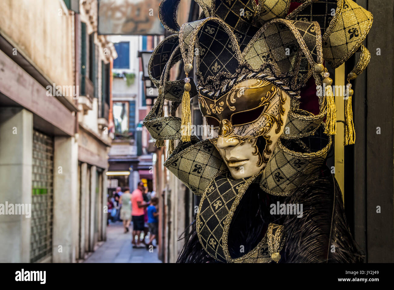 Masquerade masks hi-res stock photography and images - Alamy