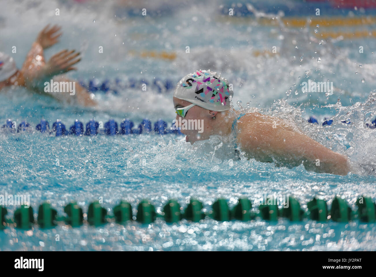 Women 100 swim hi-res stock photography and images - Alamy