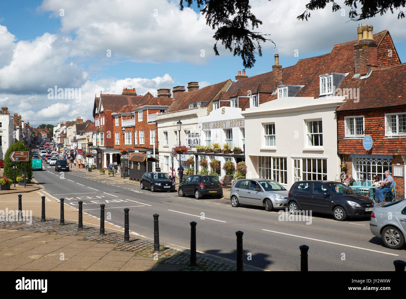 High street battle hi-res stock photography and images - Alamy