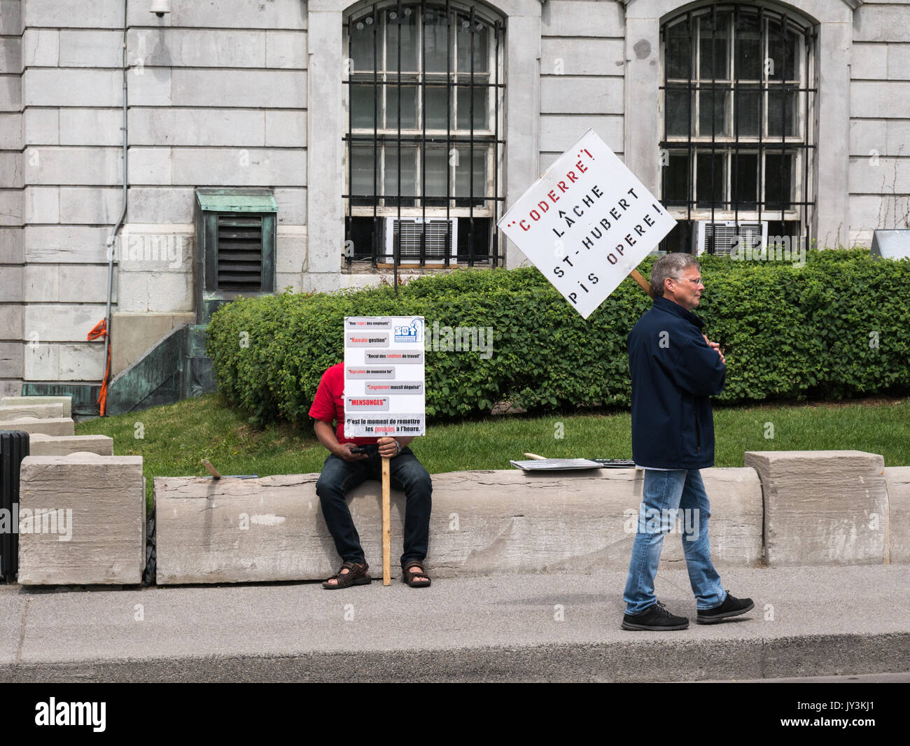 Workers protesting hi-res stock photography and images - Alamy