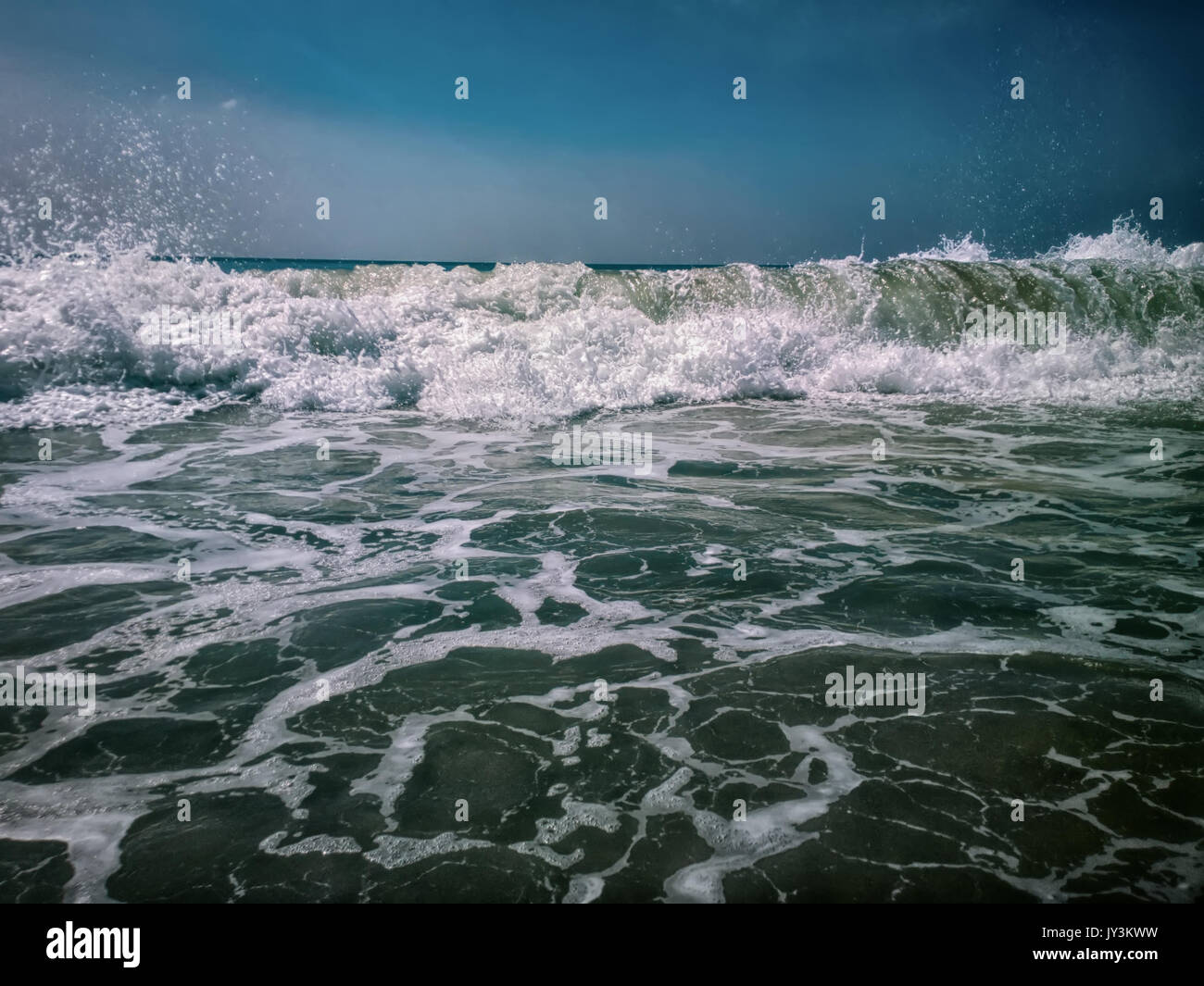 tropical sea wave water warm bubbling near shore in shallow water Stock ...