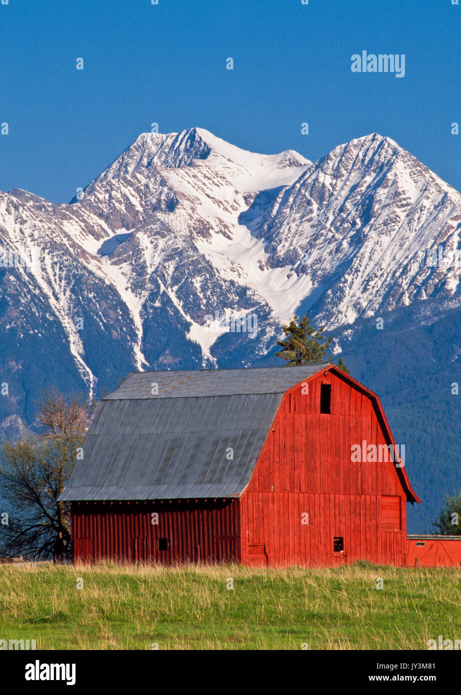 Classic red barn hi-res stock photography and images - Alamy