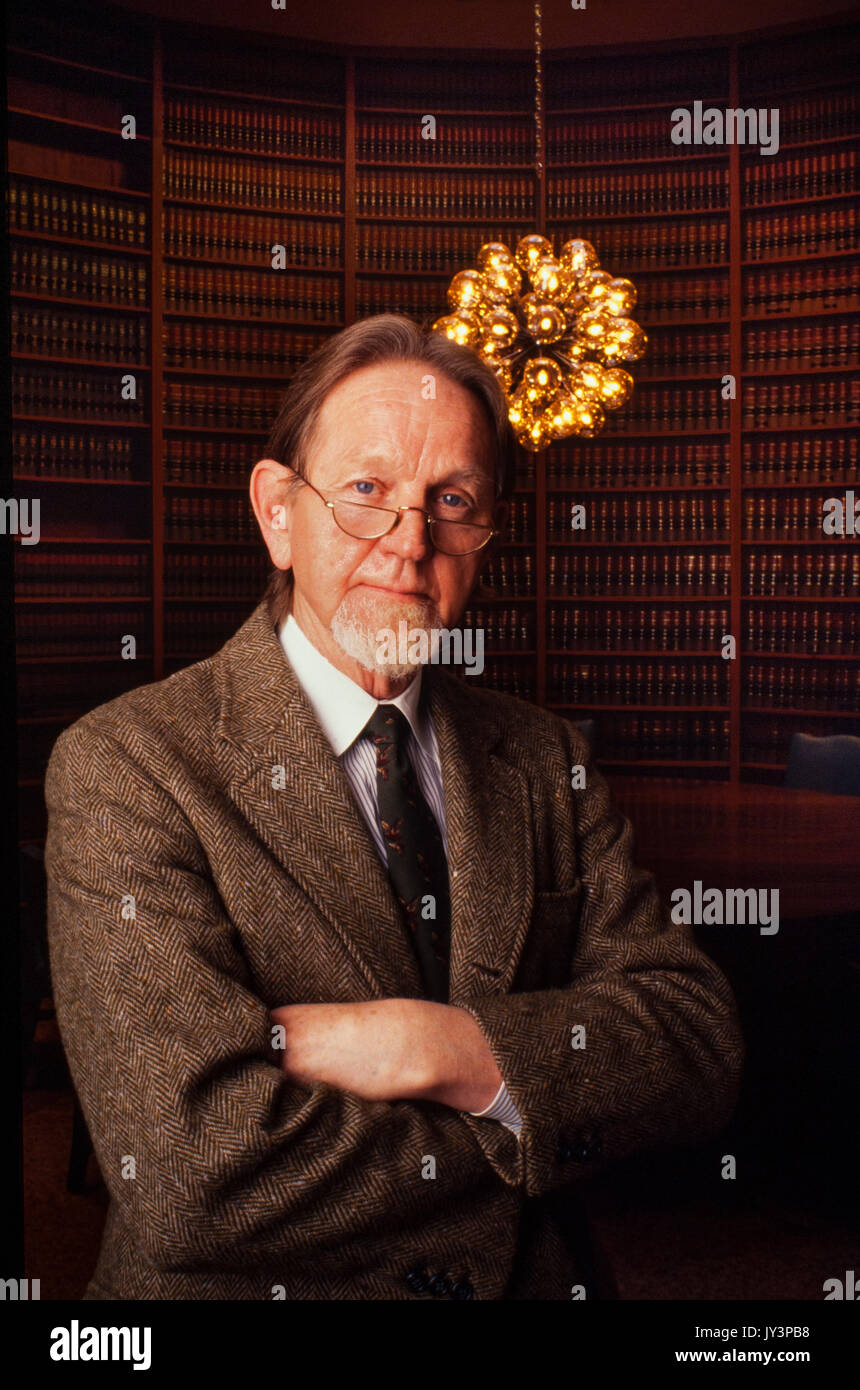 Famed trial attorney Bobby Lee Cook in the law library of his ...